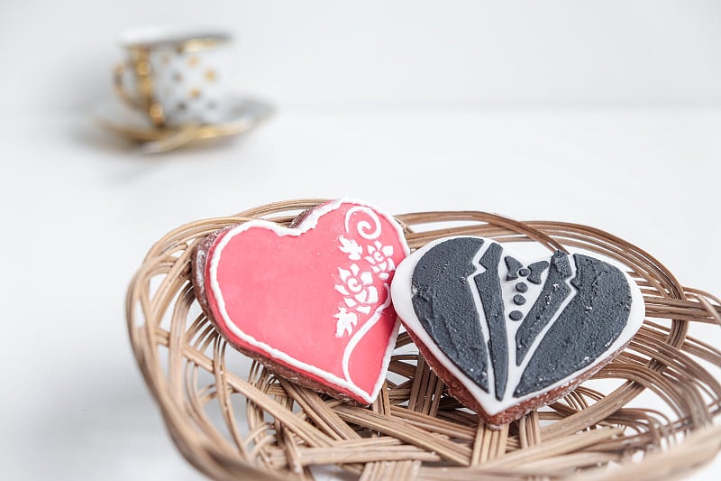 新婚夫妇的心形姜饼_模板素材-稿定设计