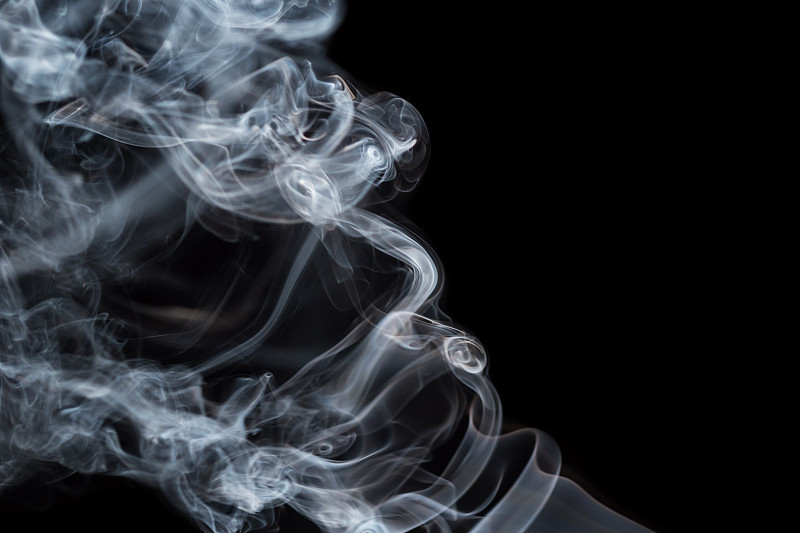 黑色背景上的抽象运动烟雾图片下载-稿定设计