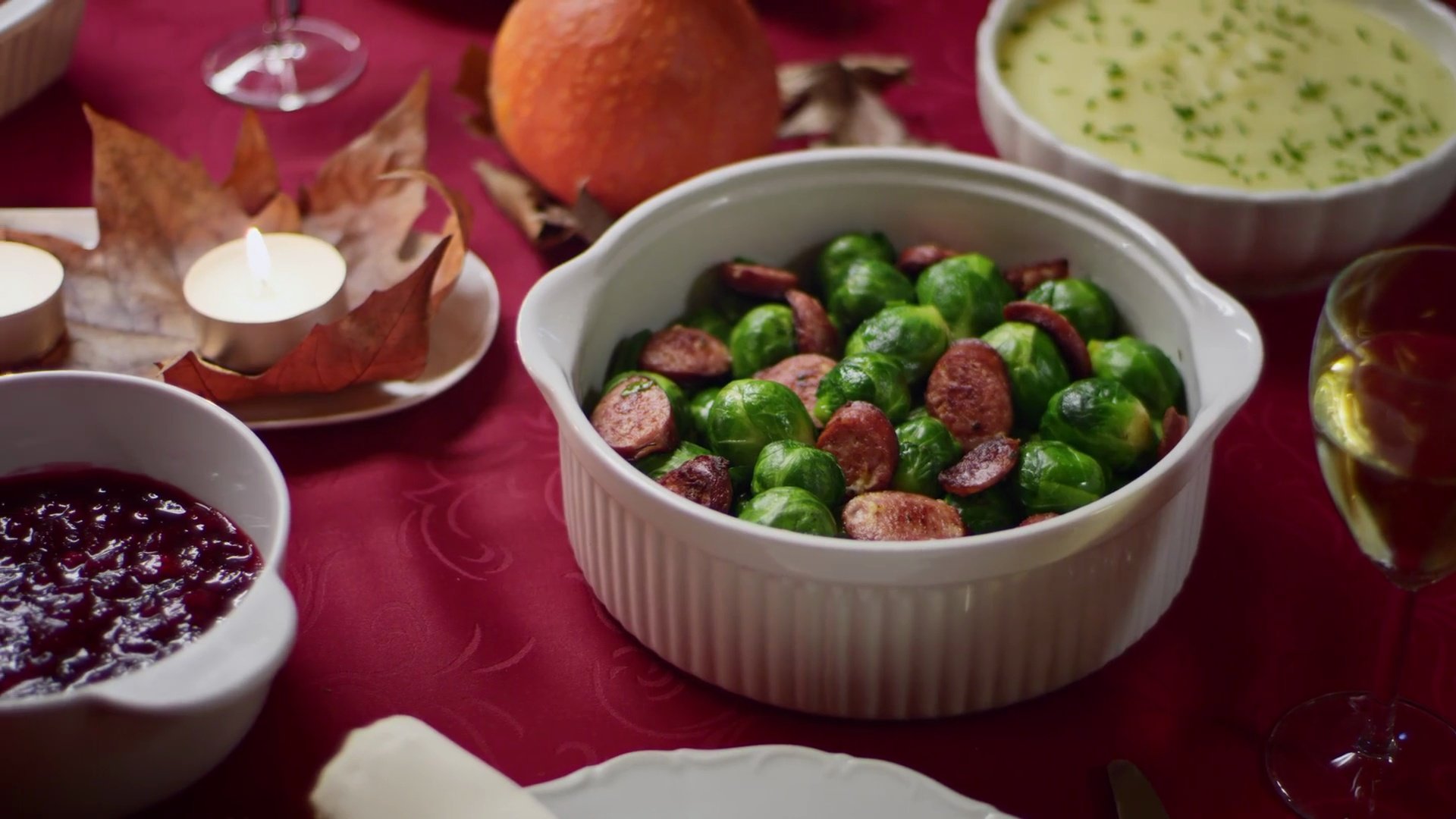 布置精美的感恩节餐桌_模板素材-稿定设计